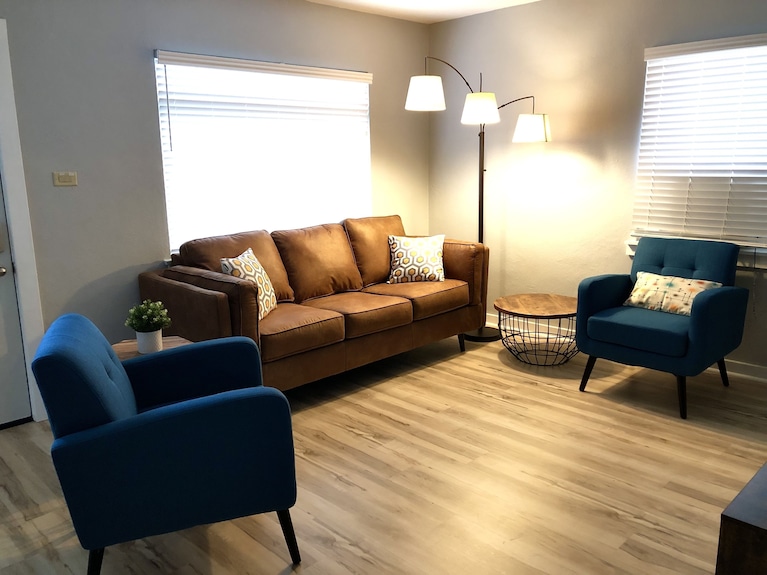 New Central Air!! Cute, Family Home, Large Fenced Backyard And Patio Area! - Dubuque, IA