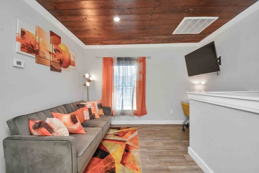 Stylish Oasis In Central Houston - South Park - Houston