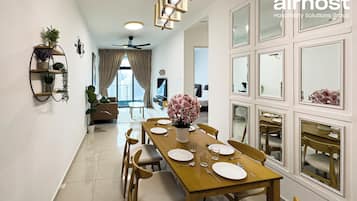 Apartamento Deluxe, não fumadores, Vista para a cidade | Sala de jantar