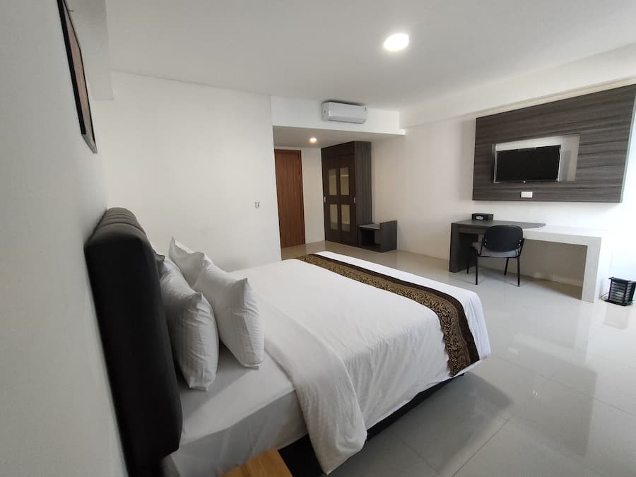 Quarto superior | Escrivaninha, Wi-Fi de cortesia, roupa de cama