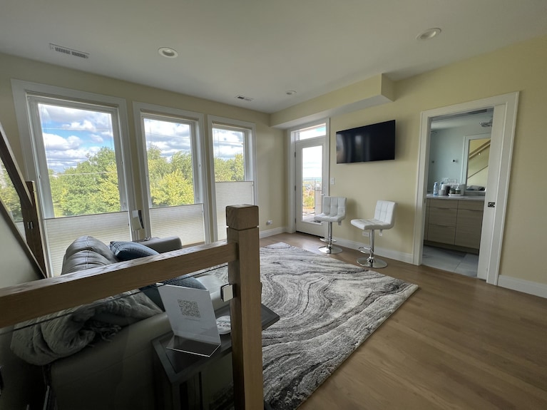 Lakefront Property , Minutes From Mccormick Place And Downtown Chicago. - Englewood - Chicago