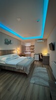 Quarto Exclusivo, 1 cama queen-size | Minibar, cofre no quarto, secretária, ferro/tábua de engomar 