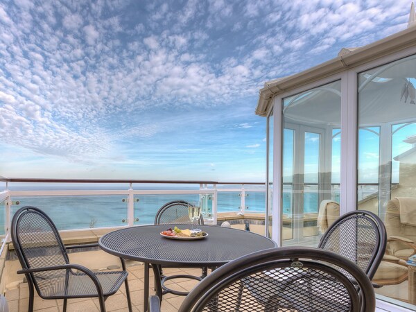 Laurellie - Carbis Bay