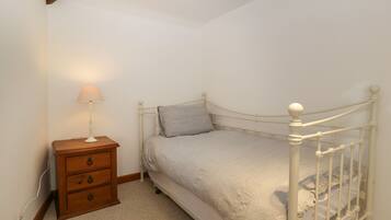 3 quartos, individualmente decorados, individualmente mobiliados