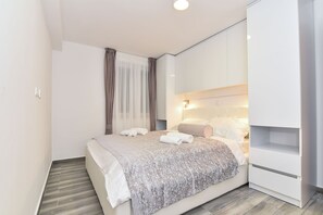 Apartamento de Luxo em Condomínio Fechado | Roupa hipoalergénica, cofre no quarto, com decoração personalizada 