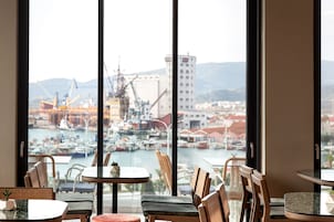 Pequeno-almoço preparado no momento diário incluído