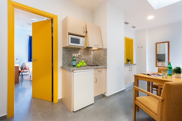 Micampus Rector Estanislao Del Campo - Students Residence - Sevilla, España