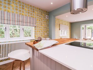 3 quartos, individualmente decorados, individualmente mobiliados