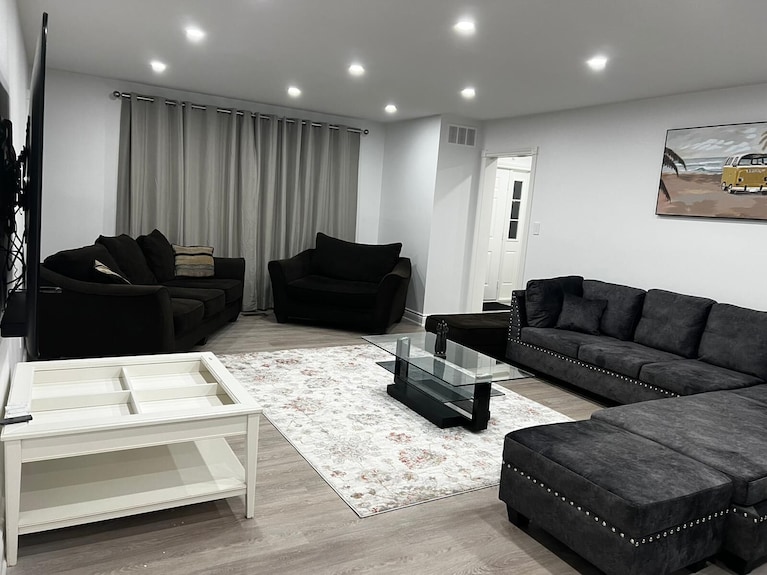 Large Spacious Waterfront Cottage - Bracebridge