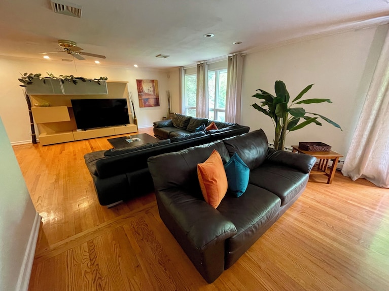 2 Acre Pocono House With Saltwater Hot Springs Tennis Court Backyard Patio - Worthington State Forest, Columbia