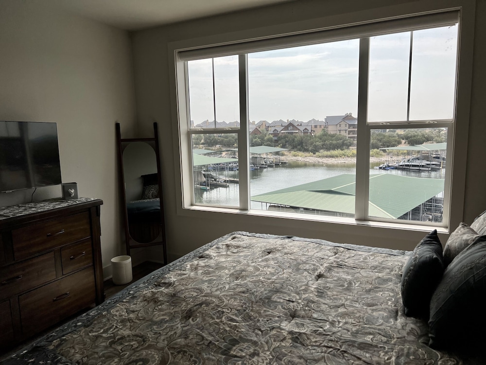 Gorgeous, Upgraded Waterfront, Top Floor Condo At Marina W Resort Amenities - Sandy Beach, TX