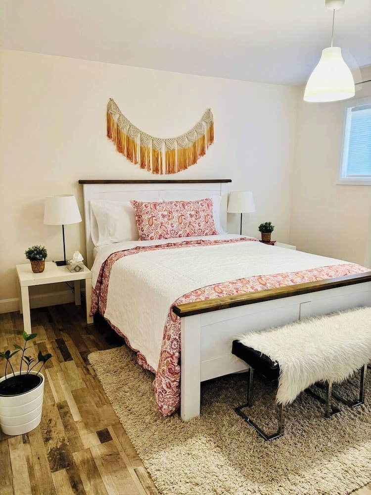 Modern 2 Bedroom Lavender Suit , Short Walk To Niagara Falls - Niagara Falls