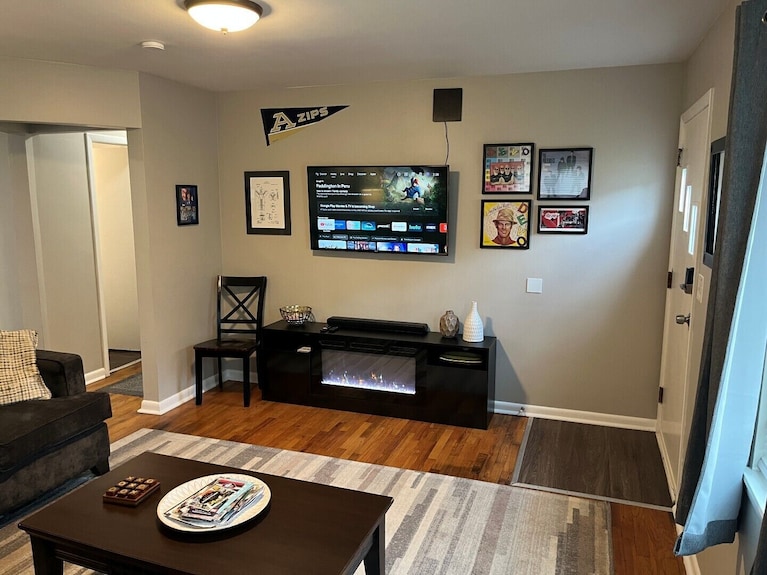 Scenic Hiking In Cuyahoga Valley National Park! 3br House, Central Air & Laundry - Kent, OH