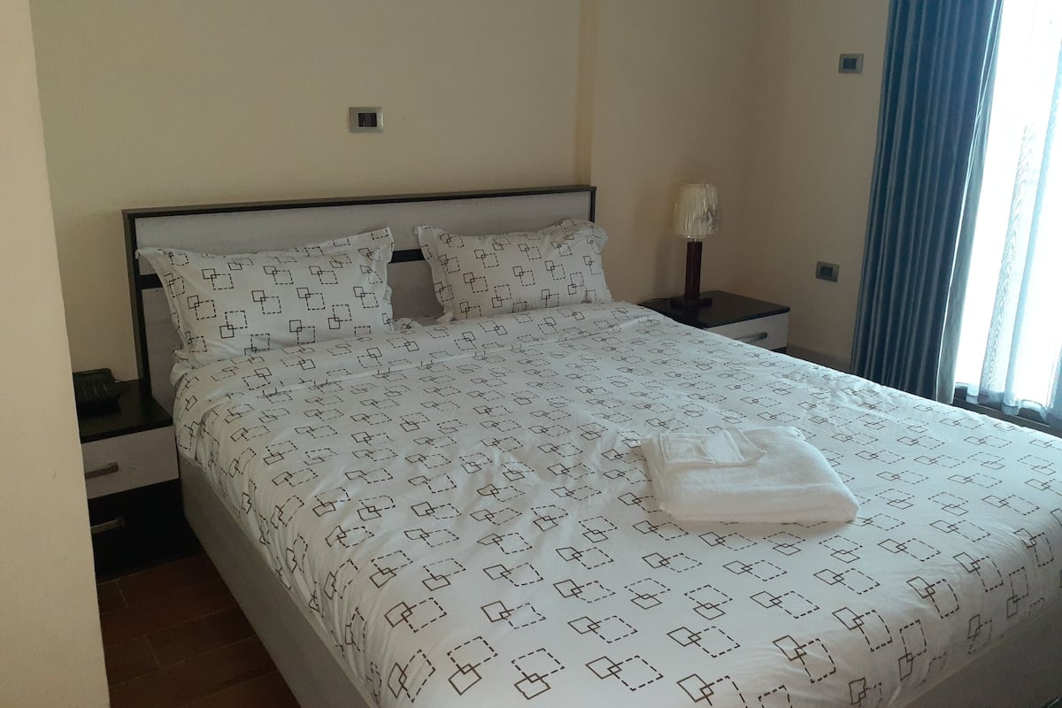 Quarto Duplo Standard | Cofre no quarto, cortinas/cortinados opacos, quartos insonorizados