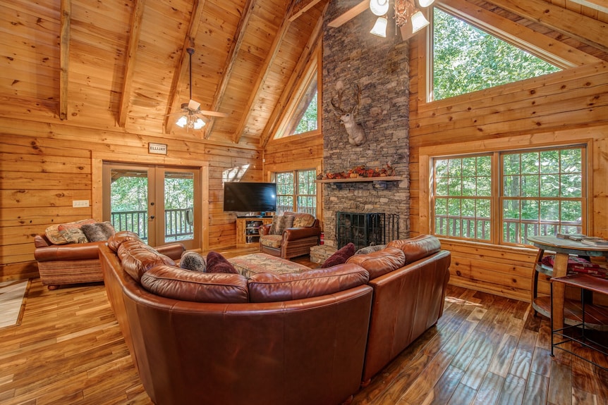 The Lodge At Summit Ridge North Ga Mountain Cabin Sleeps 19 Hot Tub Kids' Room - Georgia