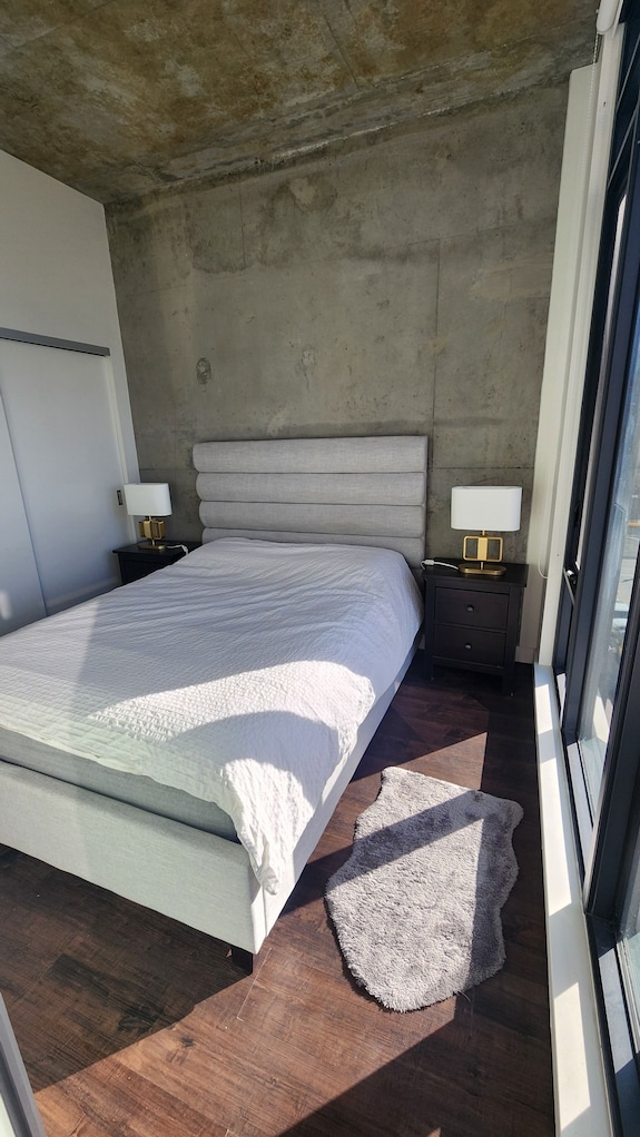 Central Condo Downtown - Fort Calgary