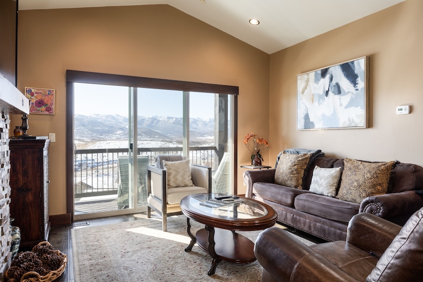 Beautiful Condo | Private Balcony & Hot Tub - Utah