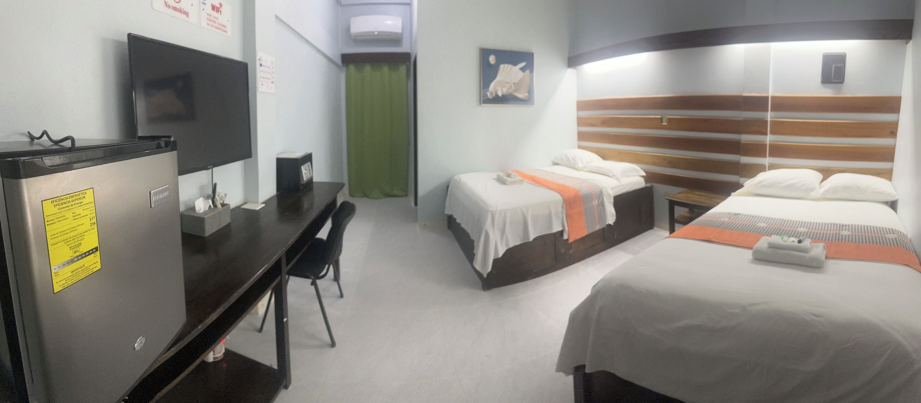 Quarto Duplo Deluxe | Camas de colchão pillowtop, secretária, Wi-fi grátis 