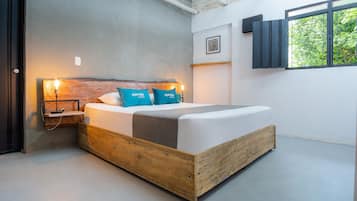 Roupas de cama antialérgicas, escrivaninha, Wi-Fi de cortesia