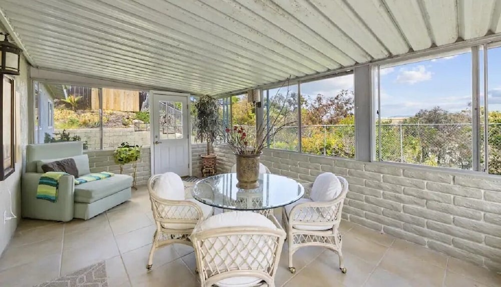 Bluff Bungalow / View / 3 Mi To Beach / King Bed / Pet Friendly - Carlsbad, CA