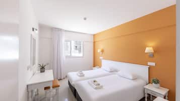 Quarto Familiar | 1 quarto, secretária, Wi-fi grátis, roupa de cama fornecida