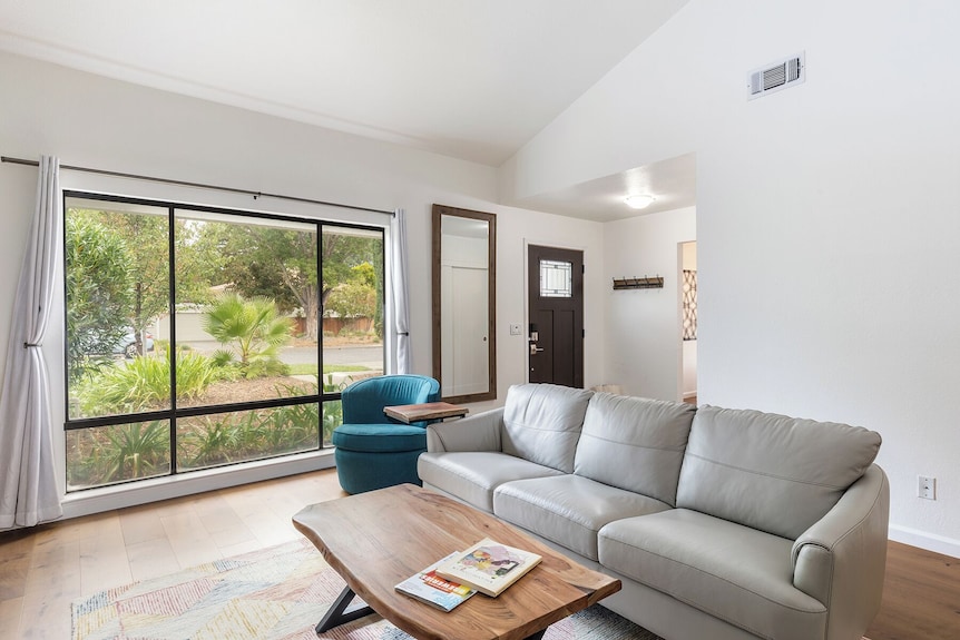 Cozy Three-bedroom Townhome In The Heart Of St. Helena - Napa Valley