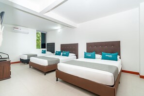 Quarto Familiar | Roupa hipoalergénica, secretária, Wi-fi grátis, roupa de cama fornecida 