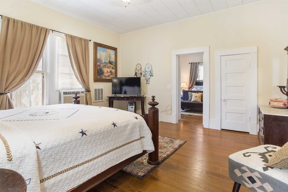 Carriage Inn - Medina Suite 1 - Bandera, TX
