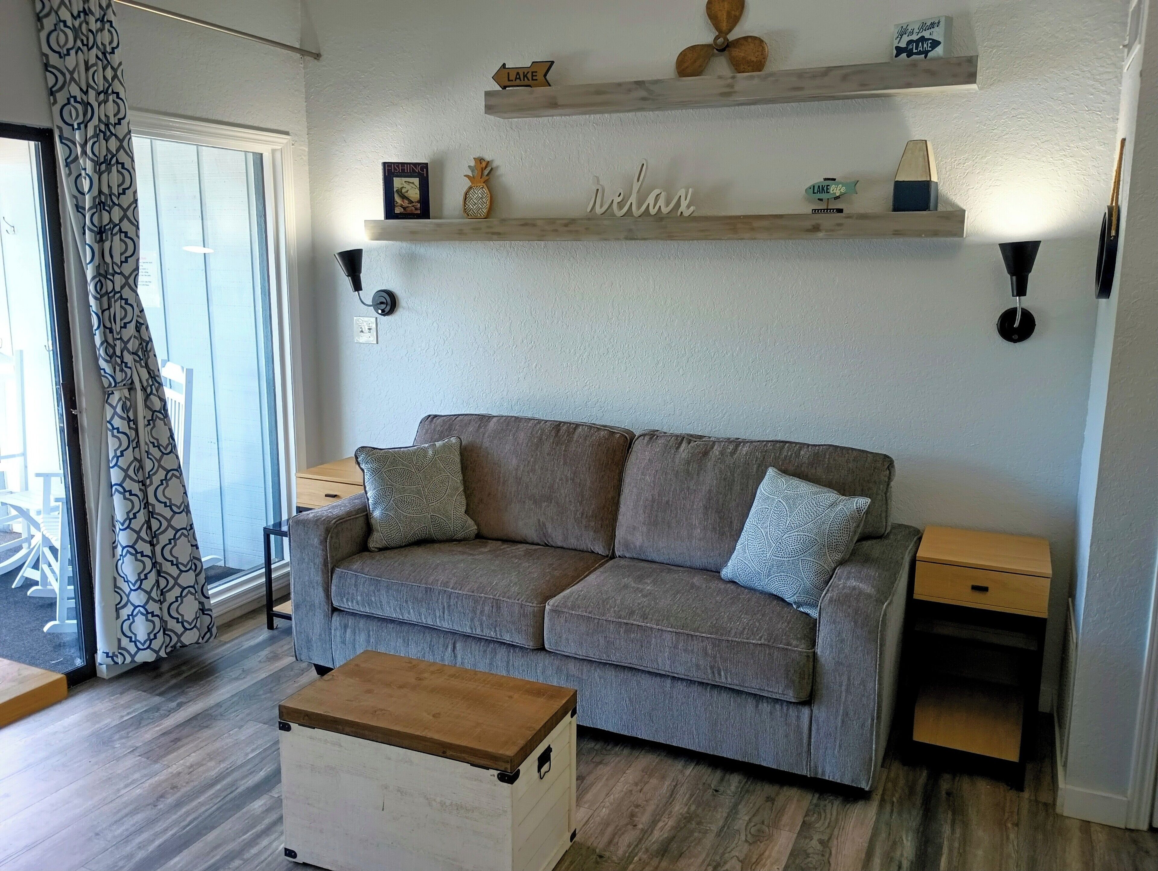 F Lakefront Condo Remolded Boat Slip, Patio Views, Sleeps 4, Pool, Kitchen Wi-fi - Camdenton, MO