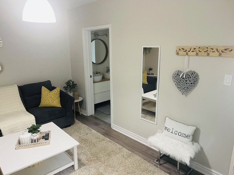 3 Bedroomhidden Gem , Walking Distance To Falls - Niagara Falls