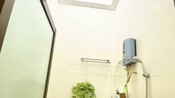 Quarto Duplo Cidade para 1 Pessoa | Casa de banho | Chinelos