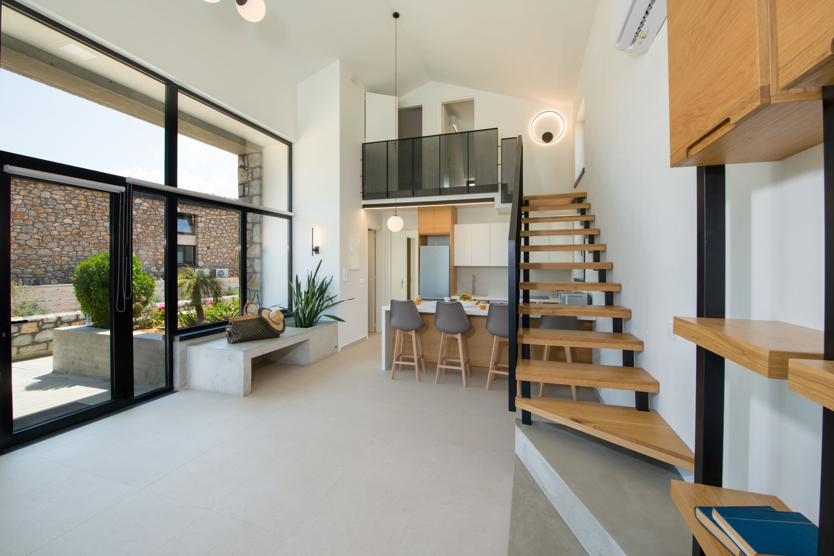 Vila | Área de estar | Smart TV 55 polegadas com canais via satélite, TV, Netflix