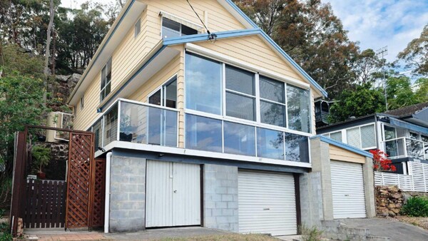 'Pretty Beach Bay Vista' By Accom Holidays - Ettalong Beach