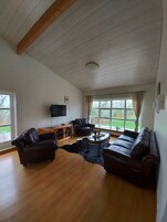 Casa clássico | Escrivaninha, espaço de trabalho para notebook, Wi-Fi de cortesia