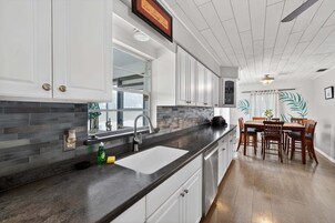 Casa, 2 quartos | Cozinha privada | Geladeira, fogão, cafeteira/chaleira, torradeira