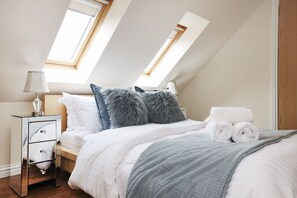 Apartamento, 2 quartos, banheira de hidromassagem grande | 2 quartos, secretária adequada para computadores portáteis 