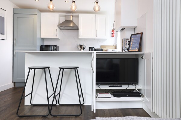 Joivy Contemporary Royal Mile Apartment W/balcony - Edimburgo