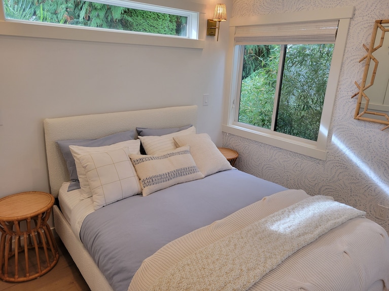 Magnolia Cottage Near West Seattle's Alki Beach - シアトル