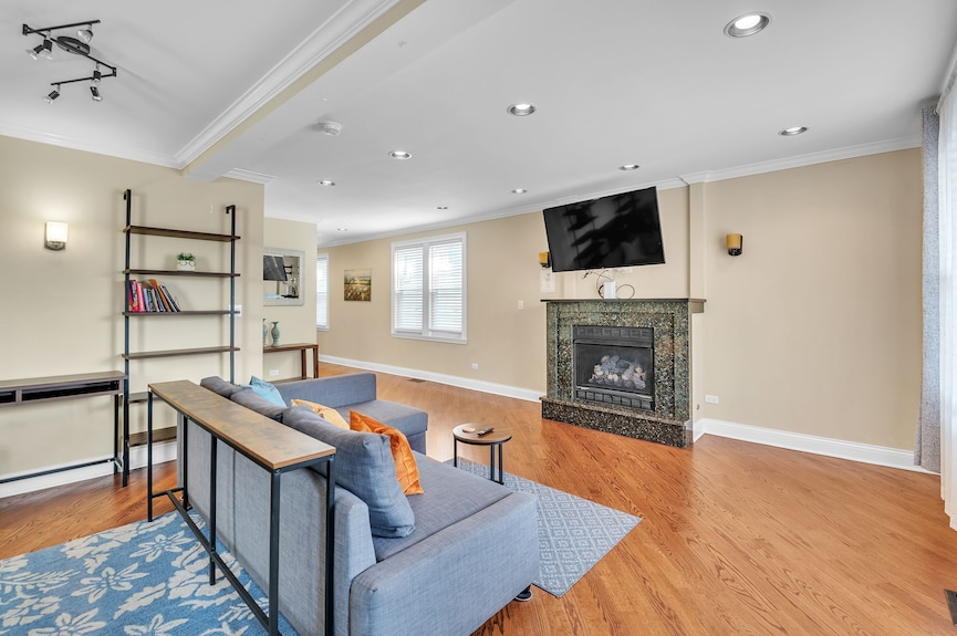 4br Bright City Retreat-sleeps 12-garage Parking - Evanston, IL