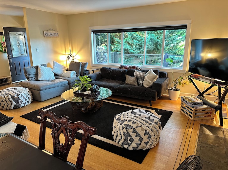 Resort Style Chalet In The Forest With A Tennis Court Near Grouse Mountain - British Columbia