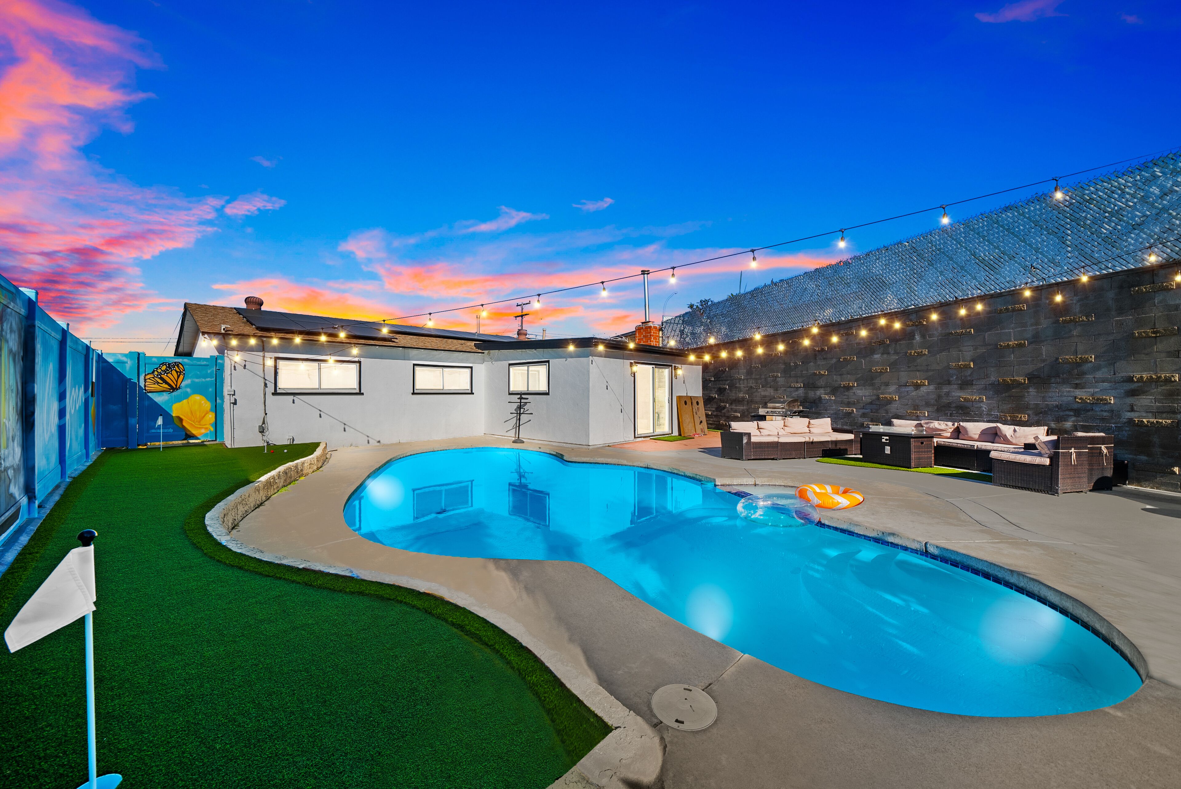 Paradise Escape Pool House (Huge Home ) Pet Policy