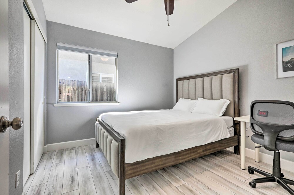 New! Spacious Retreat With King Bed And Fast Wifi - Mallard Creek, Roseville