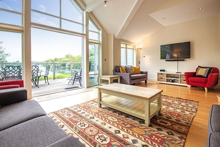 Spring Lake 77, The Ferns (P) - Gloucestershire