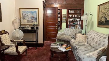 Área de estar no saguão