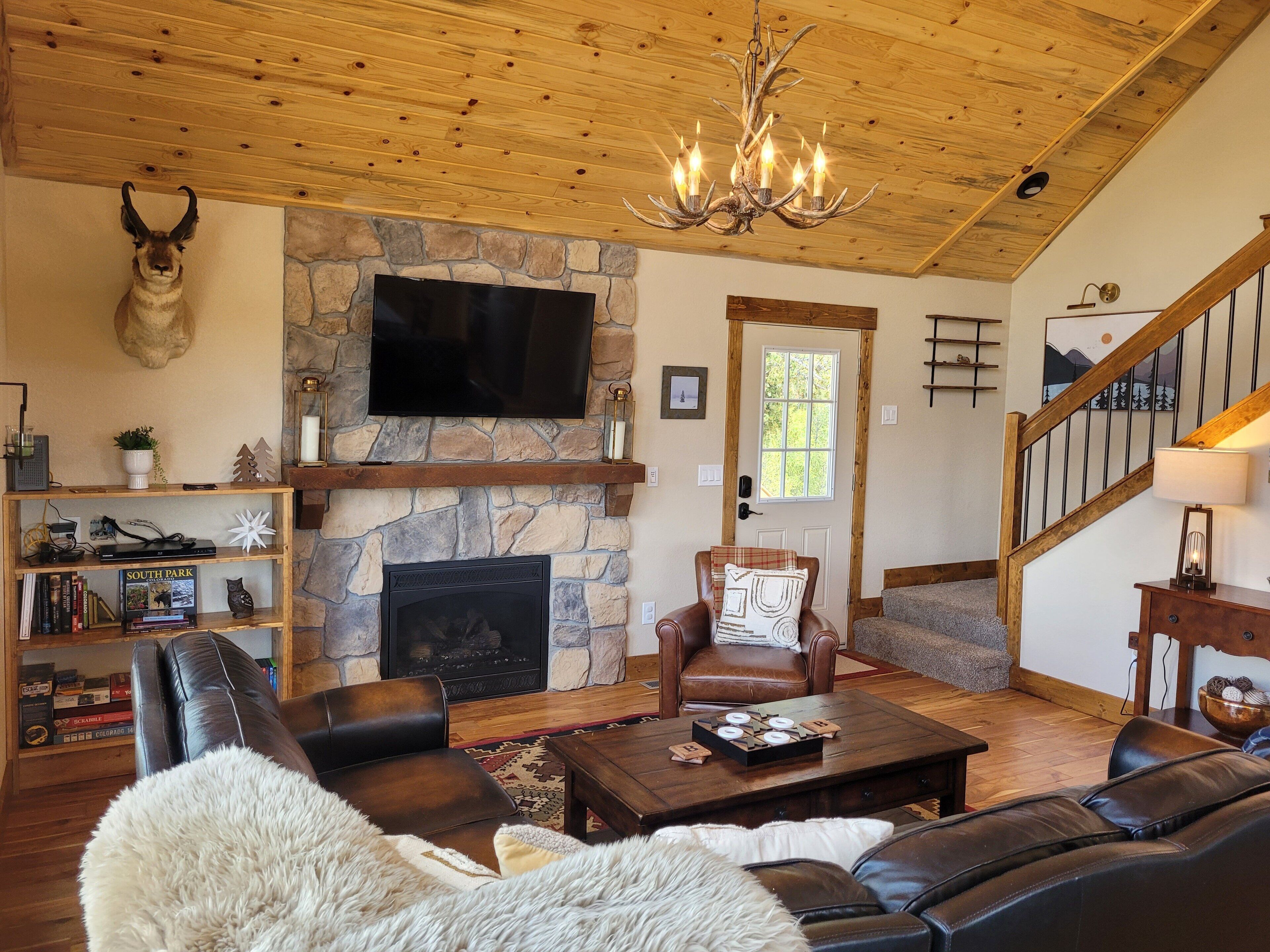 Epic Views, Huge Windows, Hot Tub, Family Friendly - Burro Trail Vista - Colorado