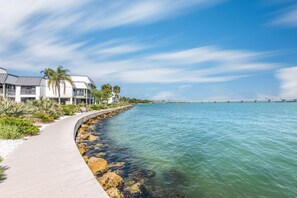 Apartamento em Condomínio Fechado, 2 quartos | Praia