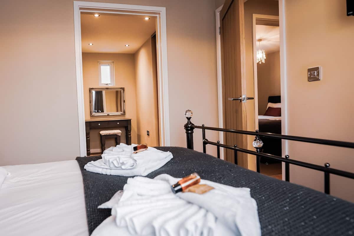 2 quartos, roupas de cama premium, Wi-Fi de cortesia, roupa de cama