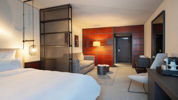 Cofre no quarto, secretária