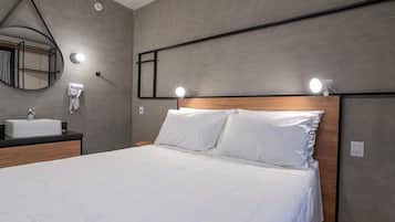 Quarto Standard, 1 cama de casal | Cofre no quarto, quartos insonorizados, Wi-fi grátis