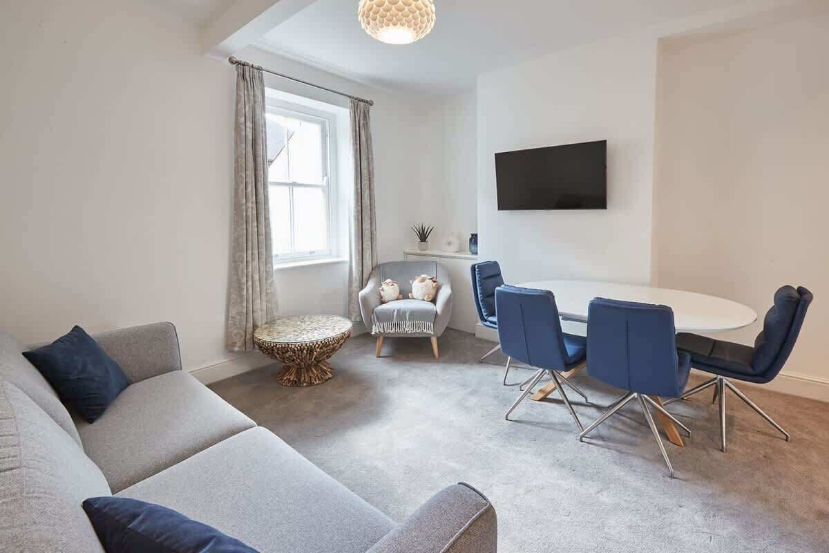 Host & Stay | Apartment 2, High Street - Caernarfon